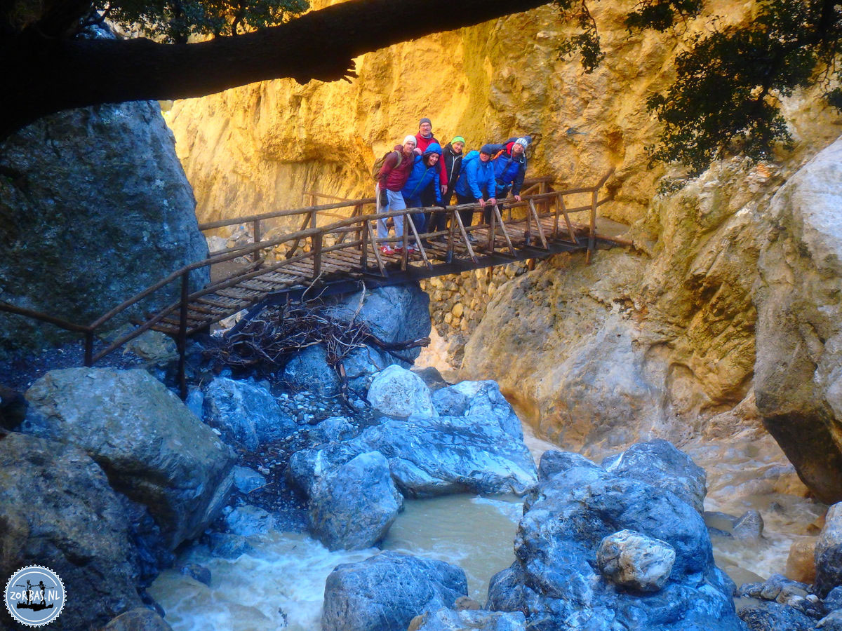 Rouvas gorge hiking