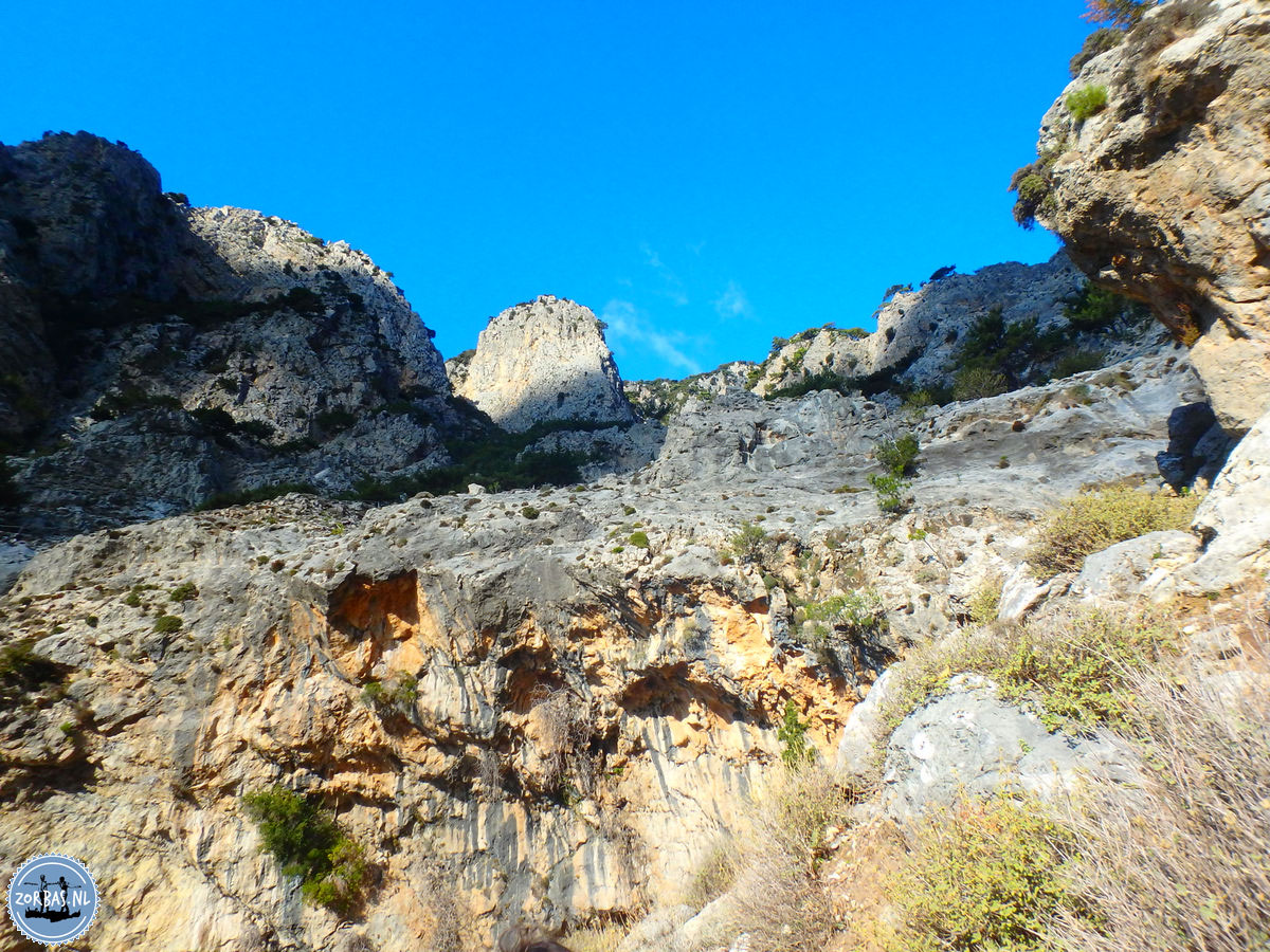 Rouvas gorge hiking